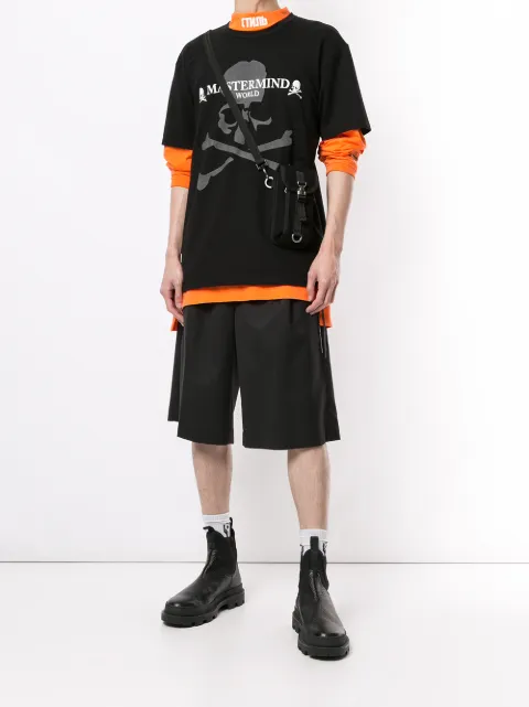 Shop black Mastermind World skull print short-sleeved T-shirt with ...