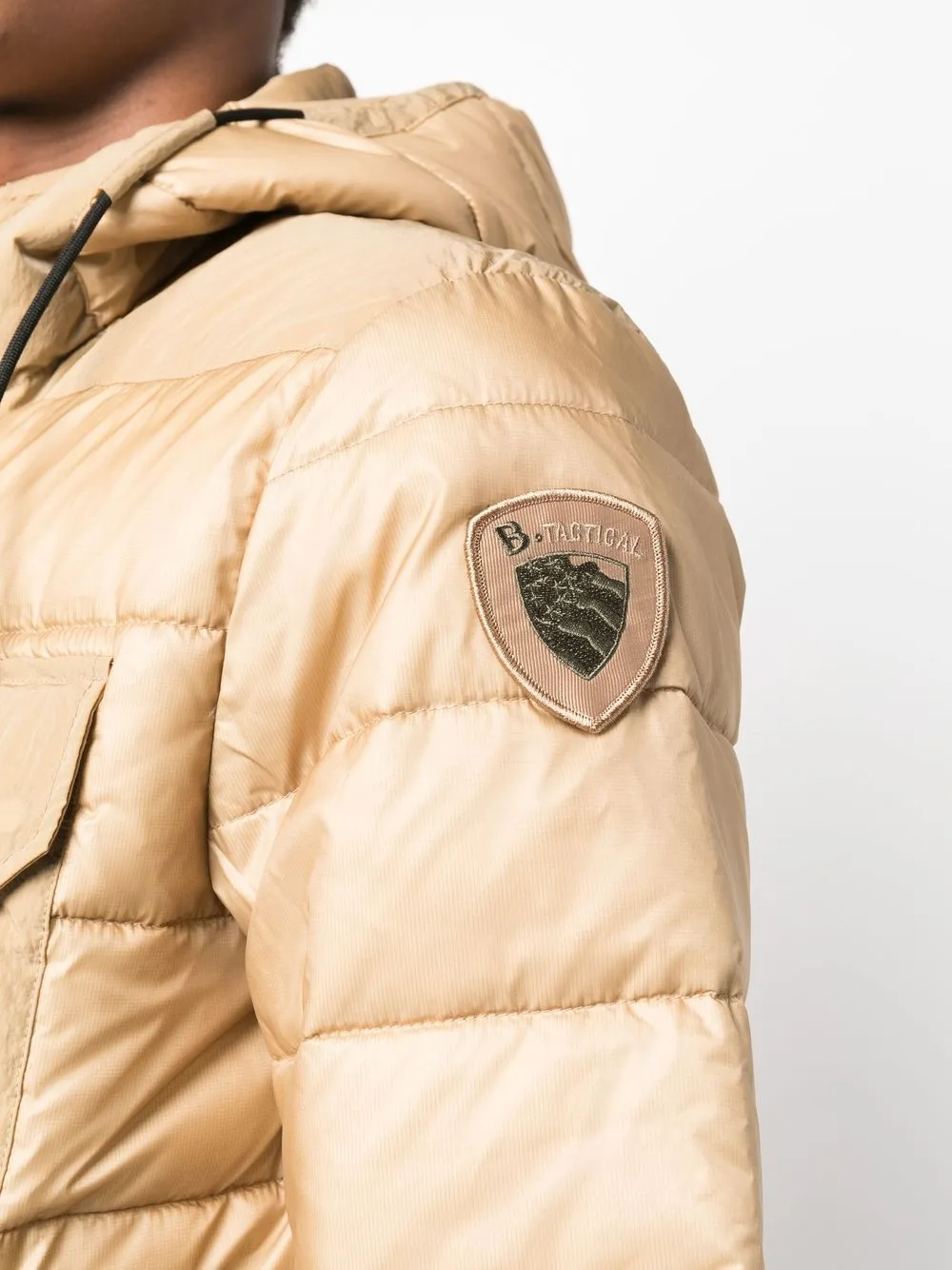 Blauer logo-patch hooded puffer jacket | Smart Closet