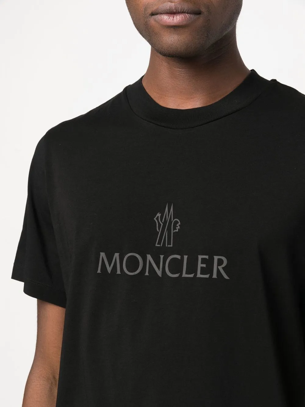 Moncler logo-print short-sleeved T-shirt - Farfetch