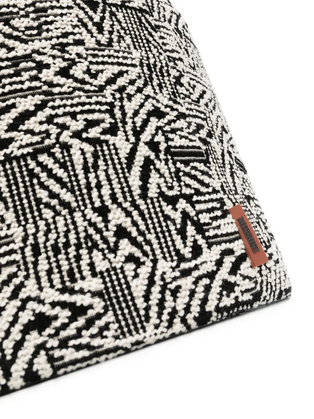 Missoni Home zigzag-pattern cylinder-body Pouf - Farfetch Missoni Home zigzag-pattern cylinder-body Pouf - Farfetch