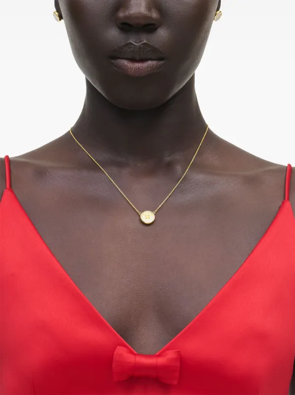 Marc Jacobs logo plaque Pendant Necklace Gold FARFETCH AE