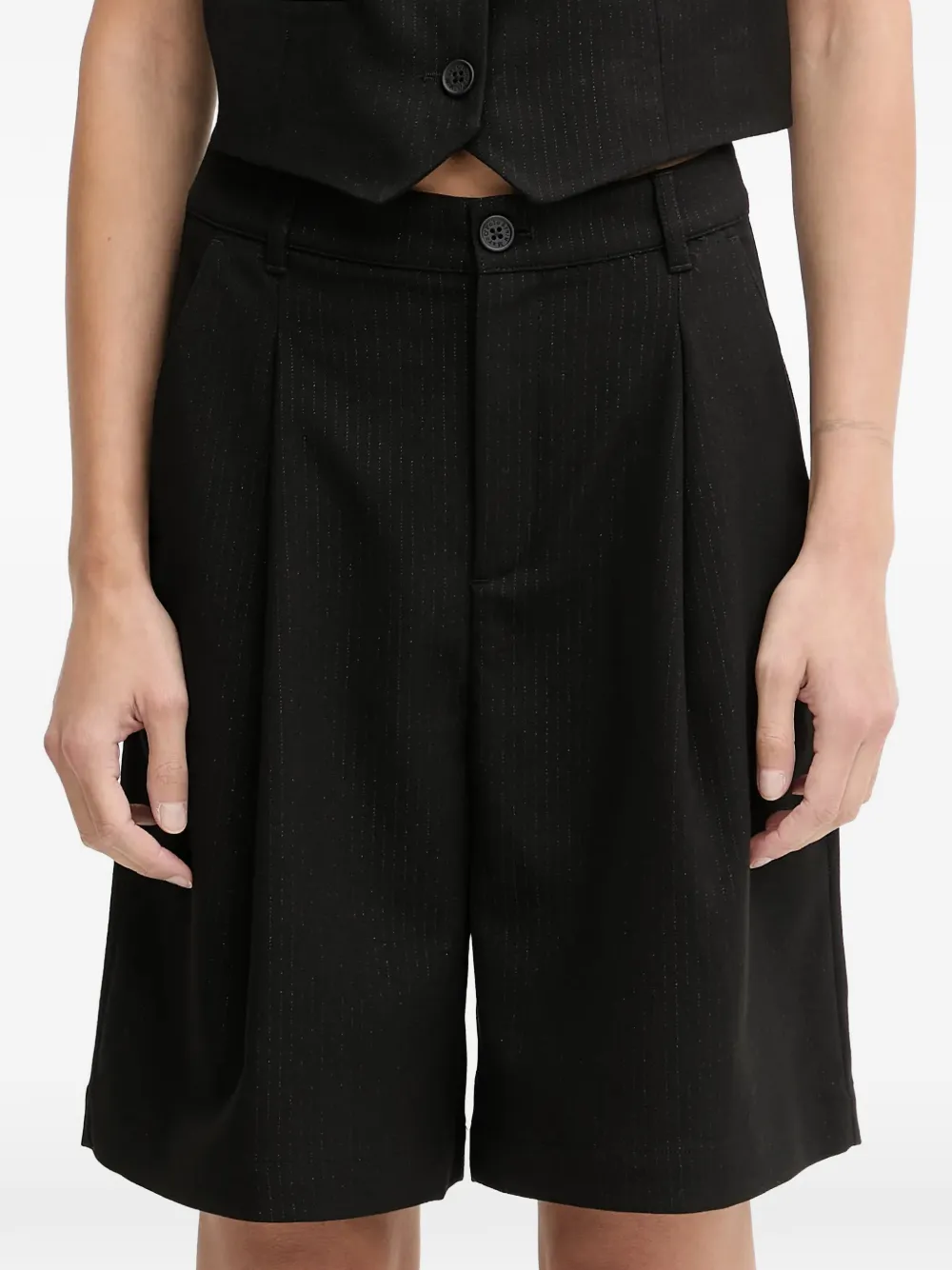Marc O'Polo stripe-pattern Pleated Shorts | Black | FARFETCH