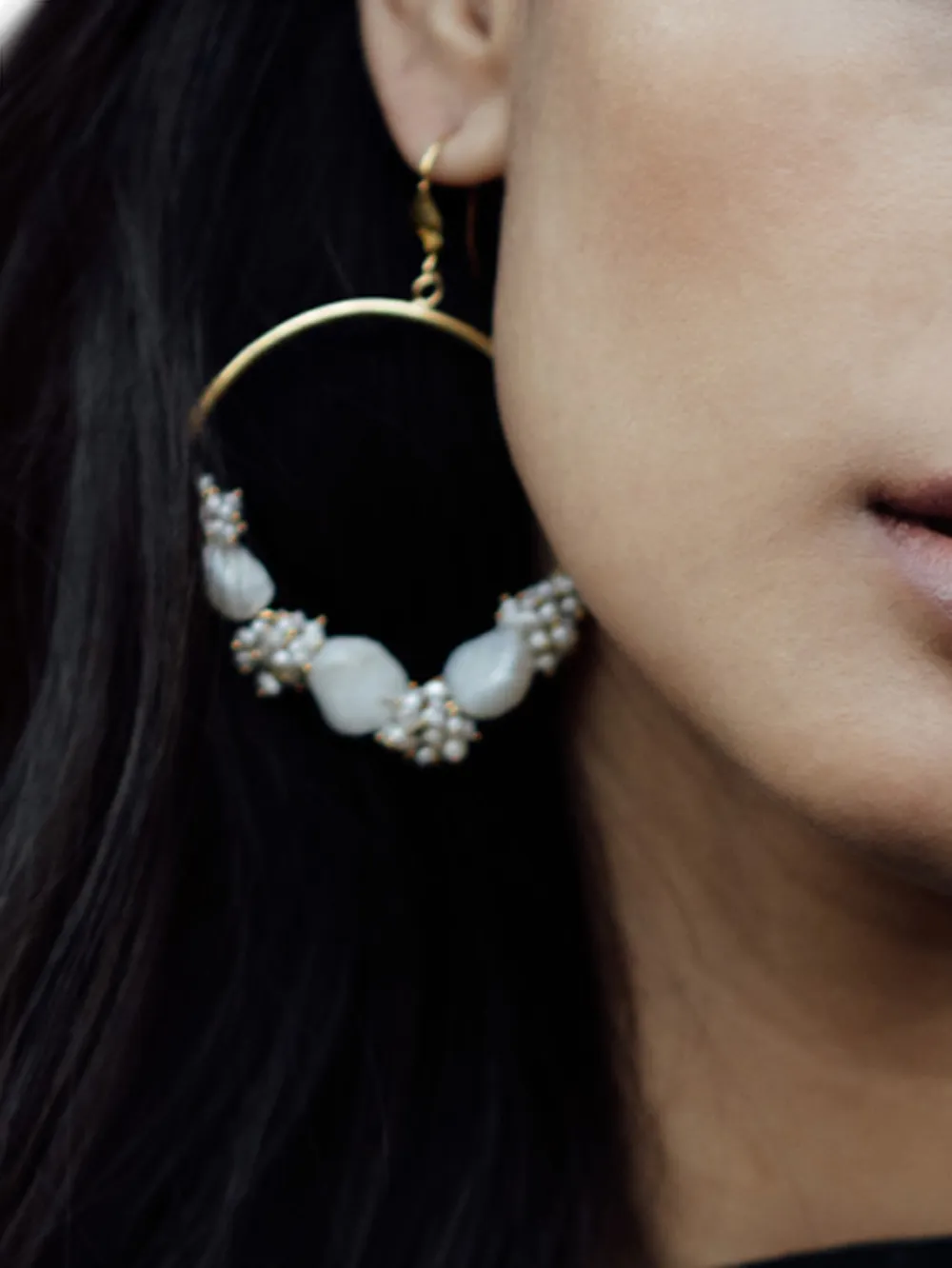 FREYA ROSE Seed Baroque Pearl Hoops Earrings | Gold | FARFETCH