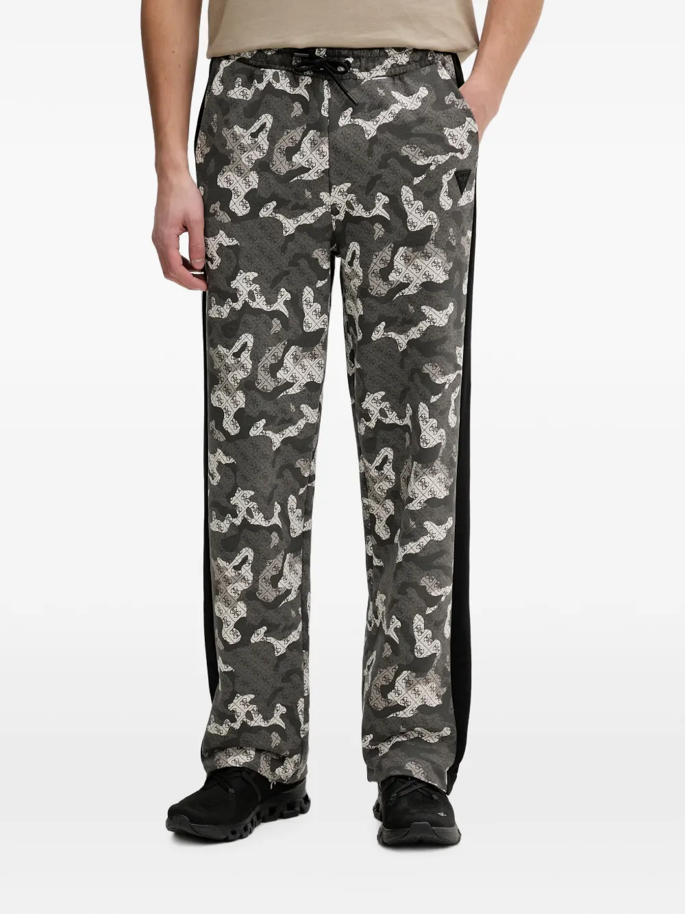 GUESS USA logo-print camouflage-pattern Track Pants | Gris | FARFETCH MX