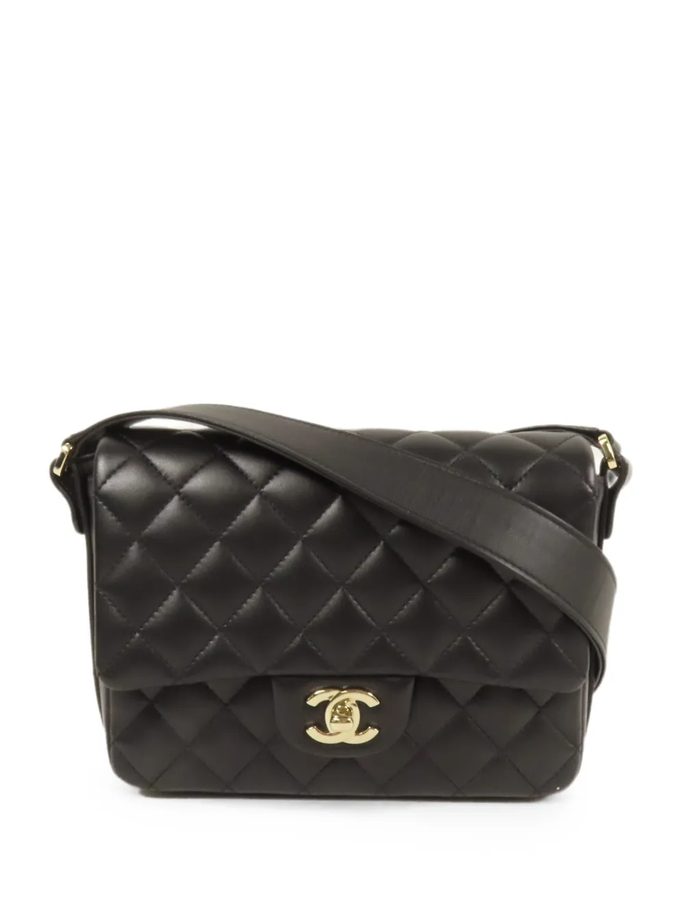 CHANEL Pre-Owned Quilted CC turn-lock Shoulder Bag | Black | FARFETCH