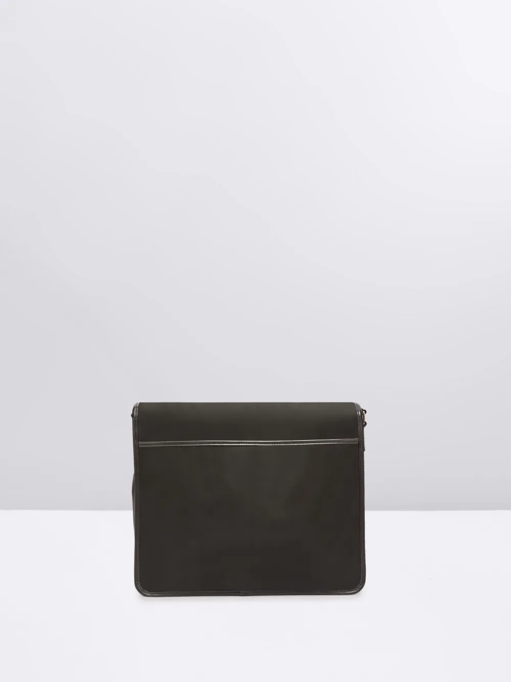 ARROW TUC MESSENGER in black | Off-White™ Official GB